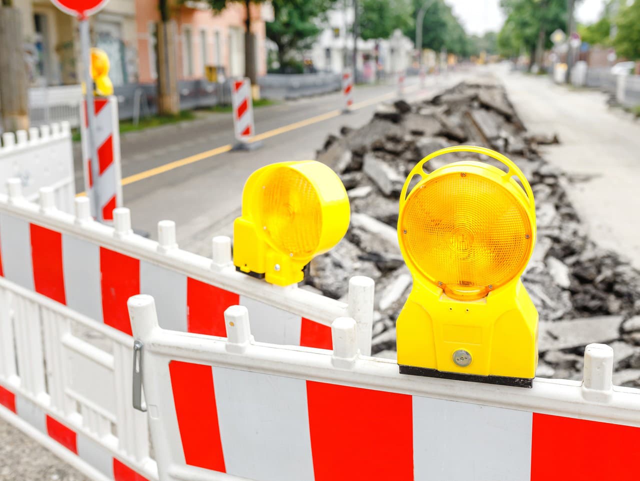 V bratislavskej Rači sa prepadla vozovka! Úsek je neprejazdný