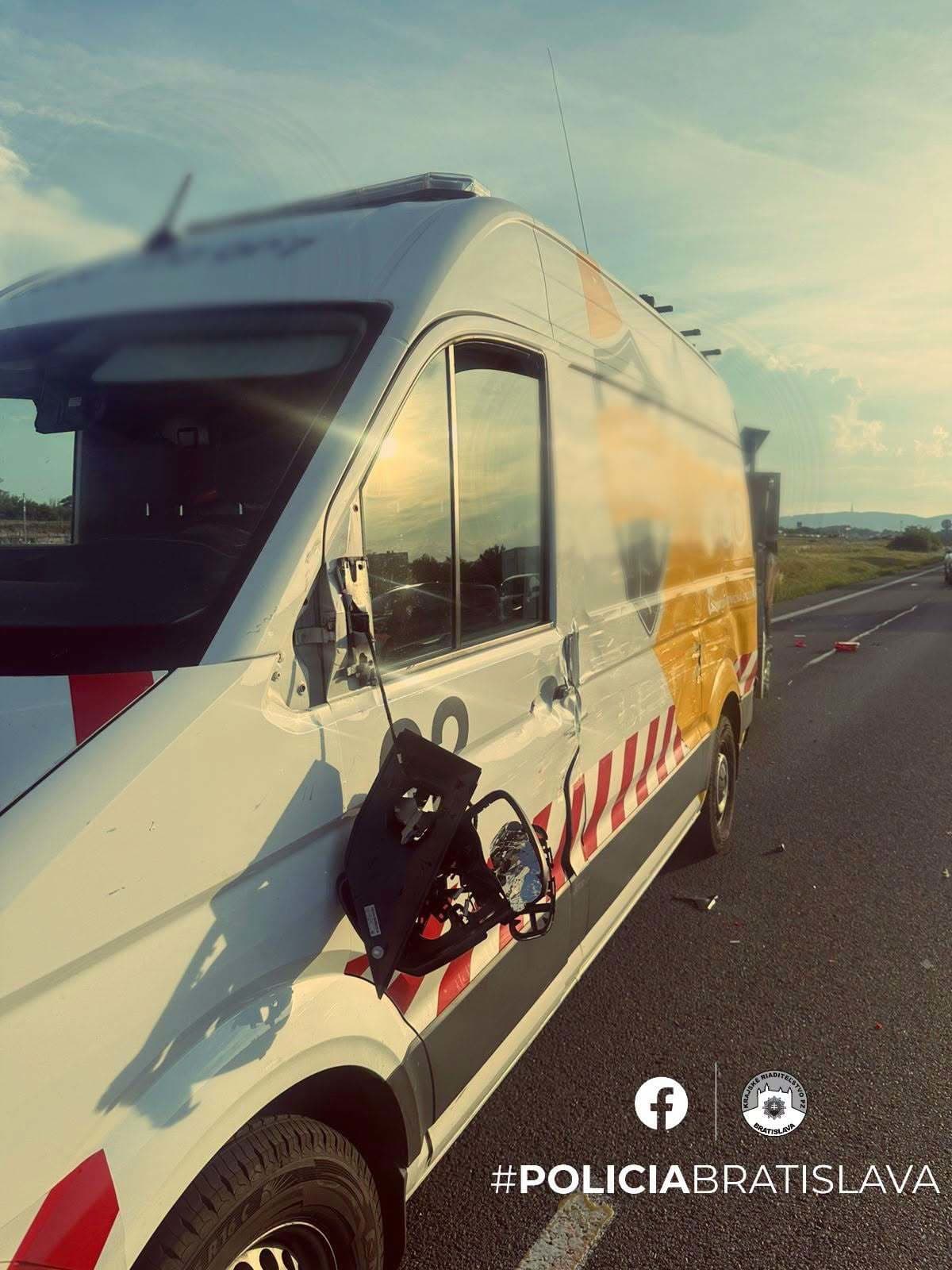 Na D1 v Bratislavskom kraji došlo k nehode, jedna osoba sa vážne zranila