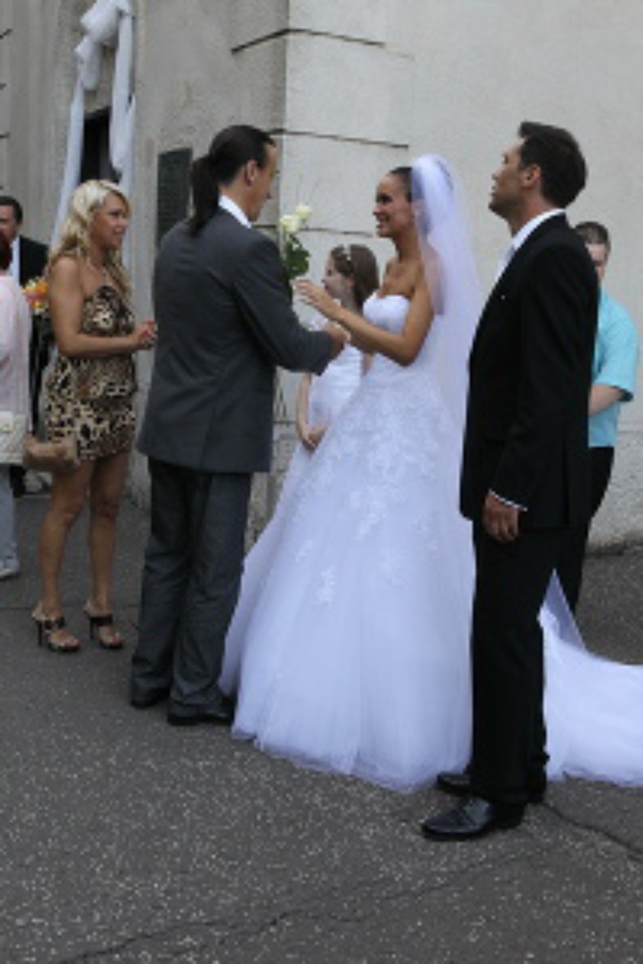 Futbalista Maixner sa oženil: Po 10 rokoch si vzal túto krásku ...