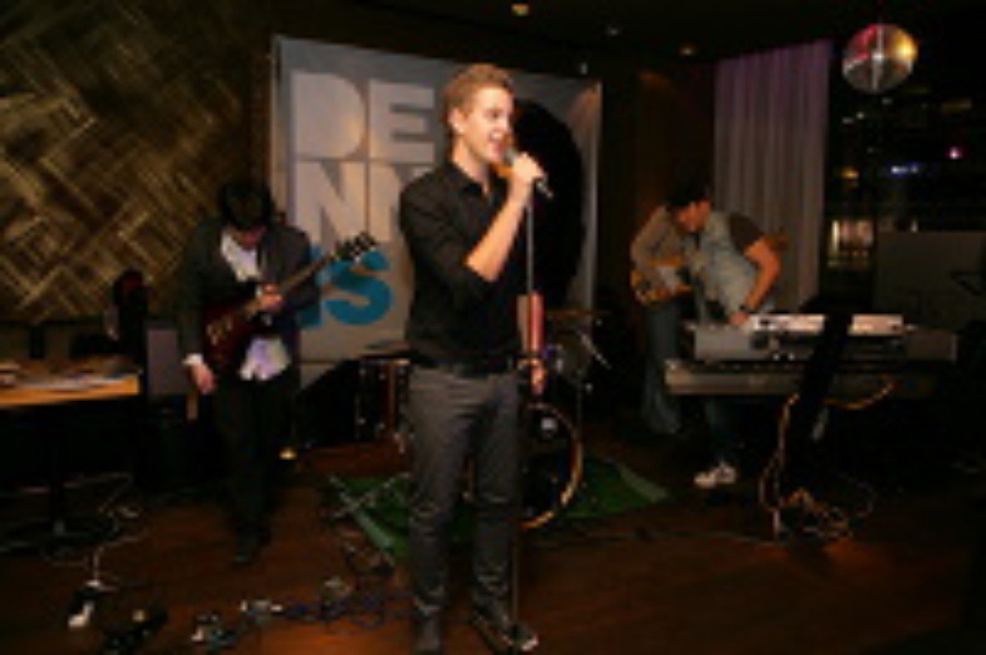 Superstarista Denis Lacho má na svete svoj prvý album. - galéria | Topky.sk