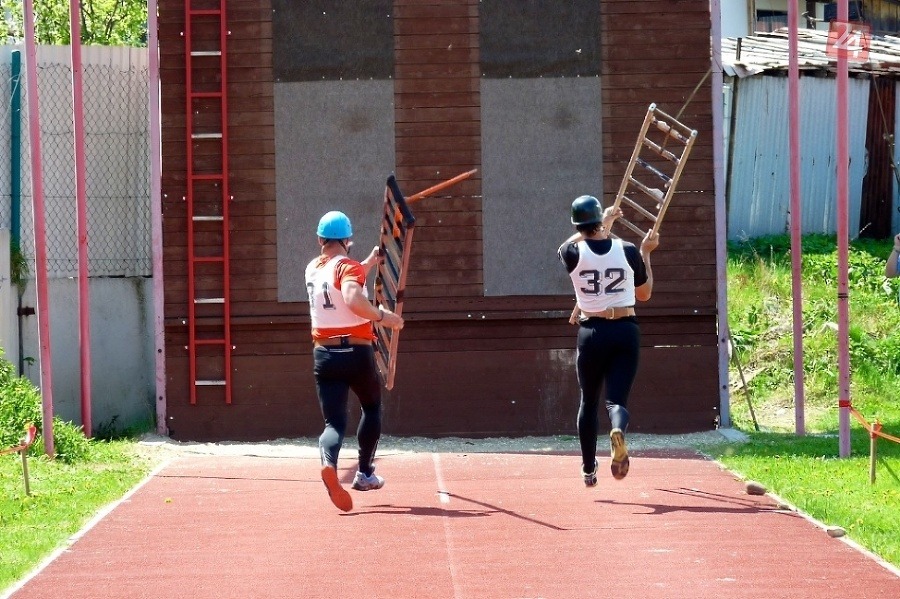 Hasičský šport: Najlepší profesionáli sú z Popradu - galéria | Topky.sk