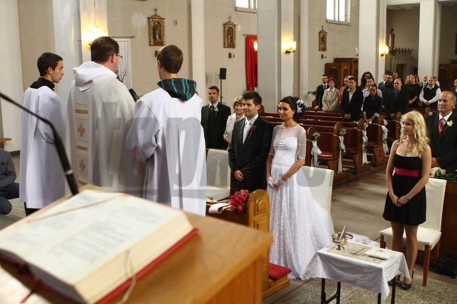 Peter Šarkan Novák sa oženil so sexi tmavovláskou: Plakal od šťastia ...