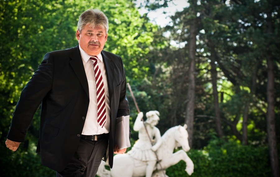 Ficov kabinet má dnes 100 dní: Takto hodnotíme ministrov jednofarebnej ...