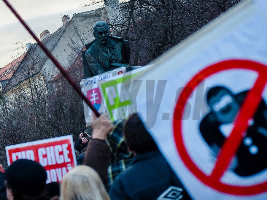 Poslanci otvoria deň kauzou Gorila: Privatizáciu letiska údajne ...