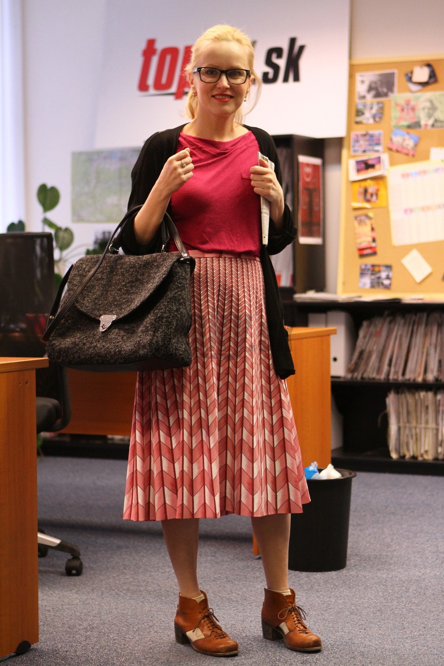 Jaternica Farna, »nahá« Mirgová na párty a mládeži neprístupná Mórová ...