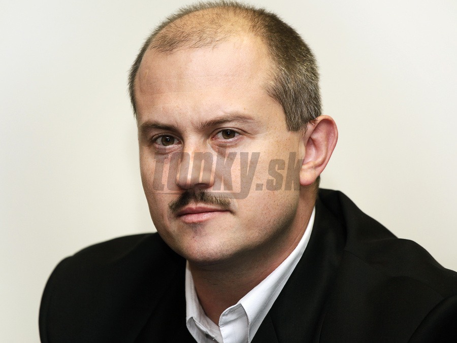 Kotlebova popularita stúpa: ĽSNS atakuje brány parlamentu! – galéria ...