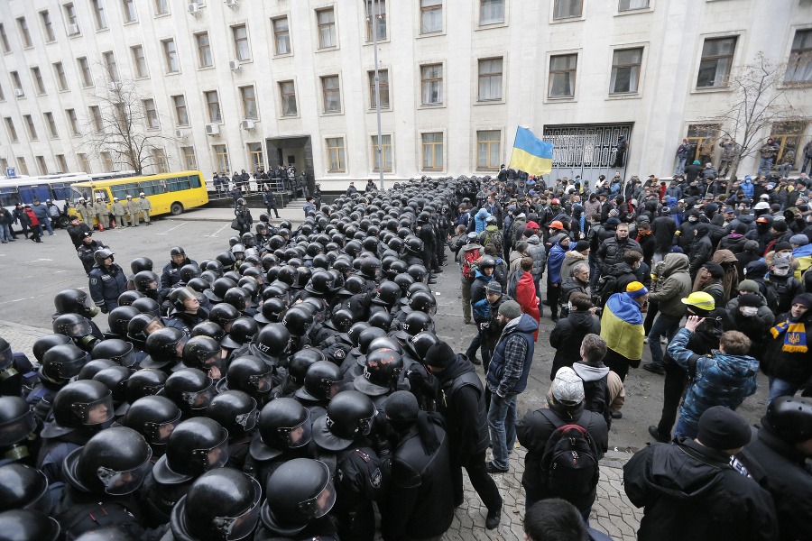 Masové protesty v Kyjeve: Demonštranti sa chceli dostať k prezidentovi ...