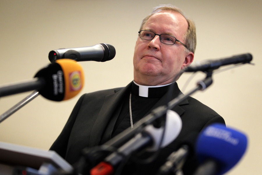 Holandský kardinál Eijk vyzval veriacich, aby hlásili sexuálne ...