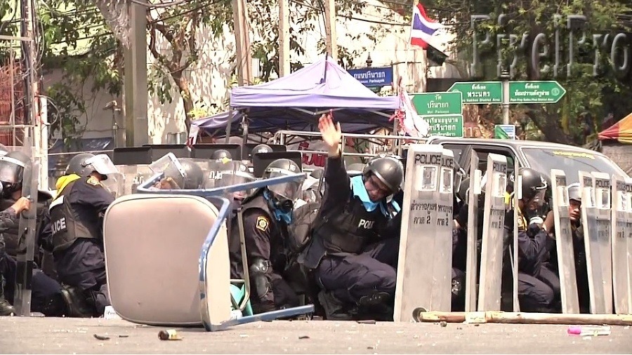 Brutálne VIDEO policajta, pri ktorom sa vám zastaví dych: Pokus ... Brutálne VIDEO policajta, pri ktorom sa vám zastaví dych: Pokus ...