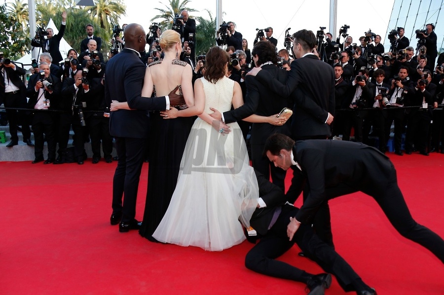 Škandál z noblesného festivalu v Cannes: Škaredej Betty vliezol úchyl ...