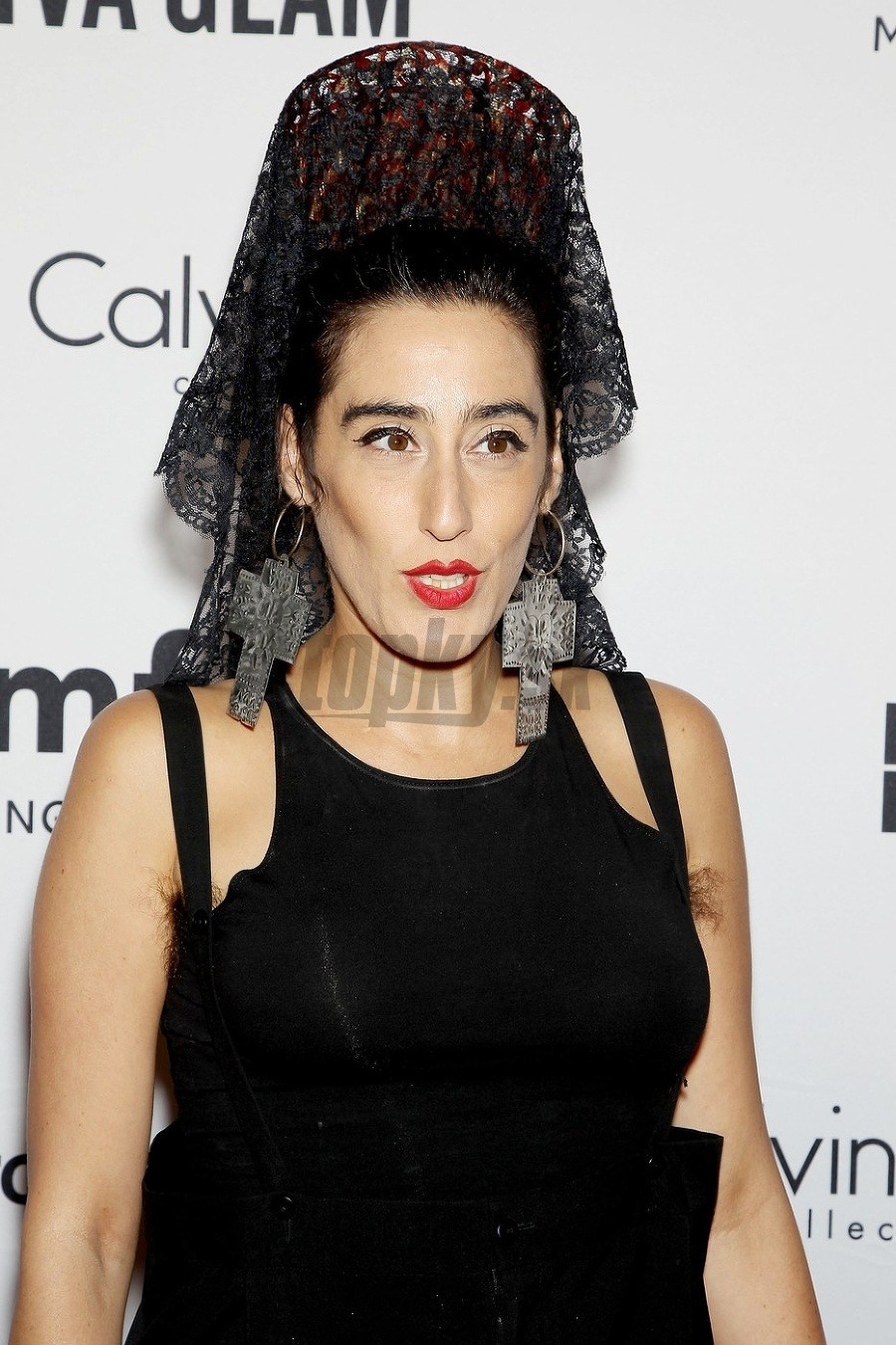 Fuj, to je nechutné: Americkej hviezde v gala vytŕčal spod pazuchy ...