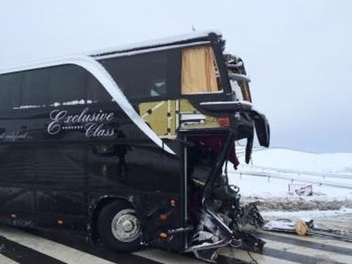 Tragická nehoda na východe Slovenska: Dvaja mŕtvi, 31 zranených, vodič ...