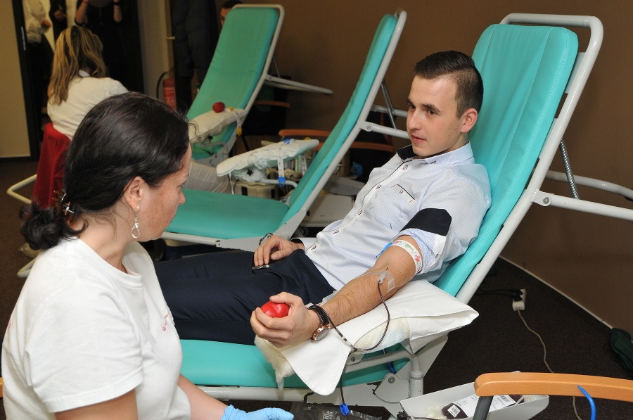 Dráma na odbere krvi: FOTO Strana #SIEŤ eviduje svojho prvého ...