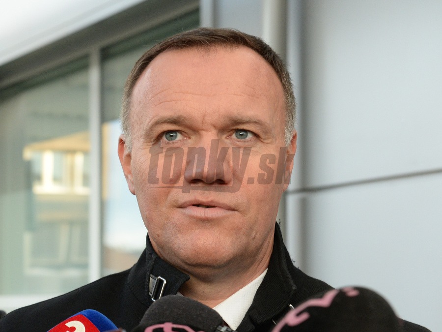 Minister Čislák sa poriadne strápnil: Nevedel, že ho nahráva mikrofón a ...