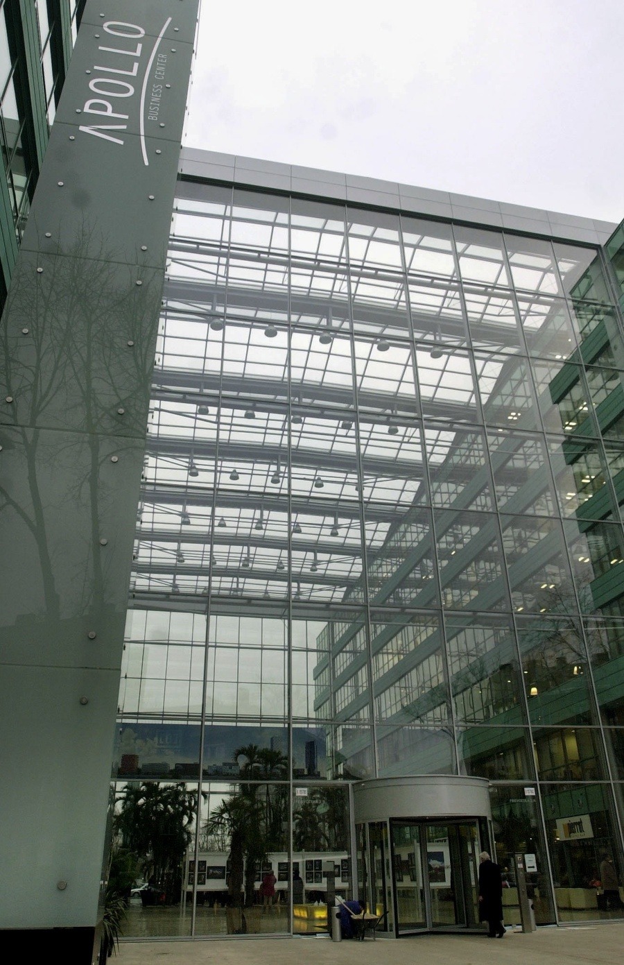 Kauza so statikou Apollo Business Center vrcholí: Celú budovu zbúrajú ...