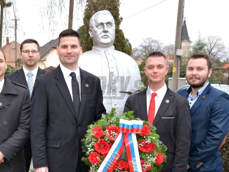 Kotlebov konkurent to prestrelil: Pracovné tábory pre Židov sa ...
