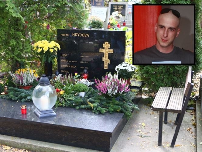 Hroby známych Slovákov: Veniec s anjelskými krídlami, jesenné gaštany a ...