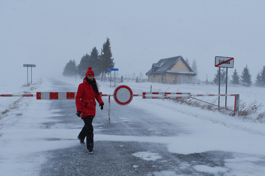 Slovensko bičuje víchrica: Prvé FOTO desivej zrážky vlaku, záveje a ...