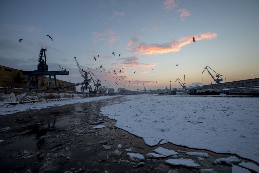 Ľad na Dunaji výrazne skomplikoval dopravu: Na mostoch sa tvorili ...