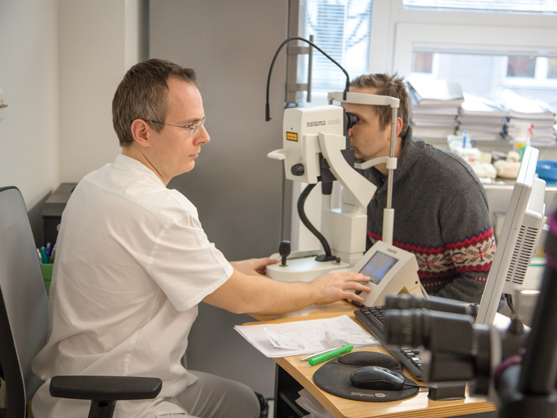 Infarkt oka: Zo dňa na deň takmer stratil zrak. Dnes opäť vidí ...