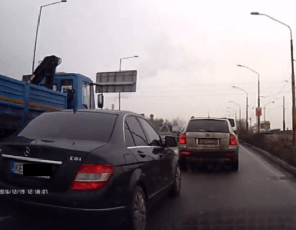 VIDEO Arogantný vodič z Košíc: Bezohľadná jazda sa mu nevyplatila ...