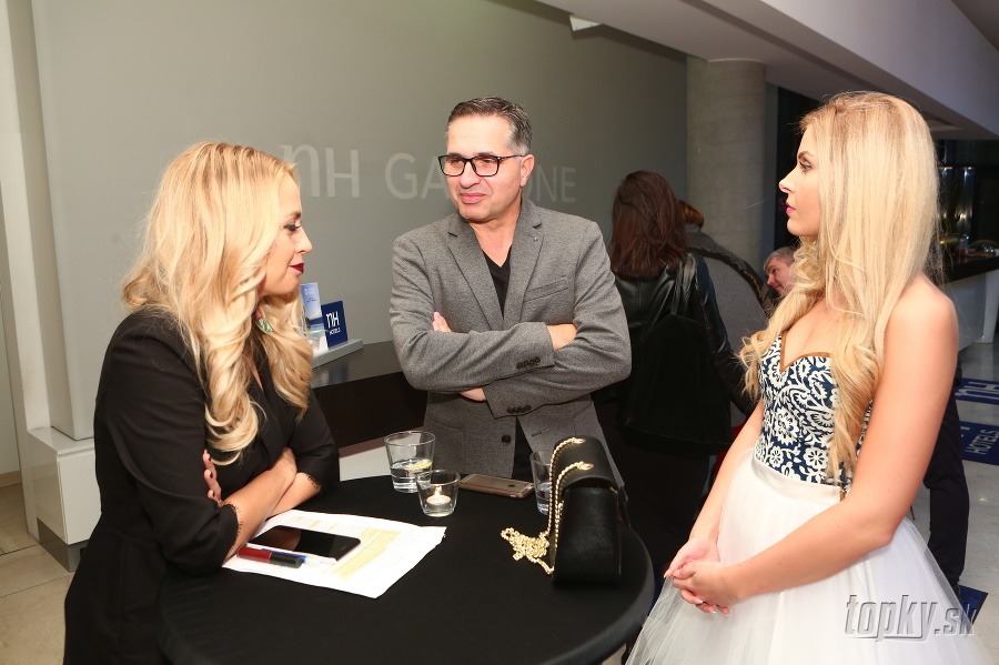 Dôverná chvíľka sexi TWiiNSky s neznámym mužom: Daniela, toto je tvoj ...