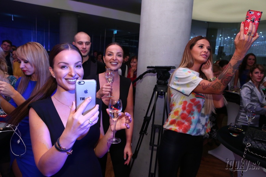 Dôverná chvíľka sexi TWiiNSky s neznámym mužom: Daniela, toto je tvoj ...