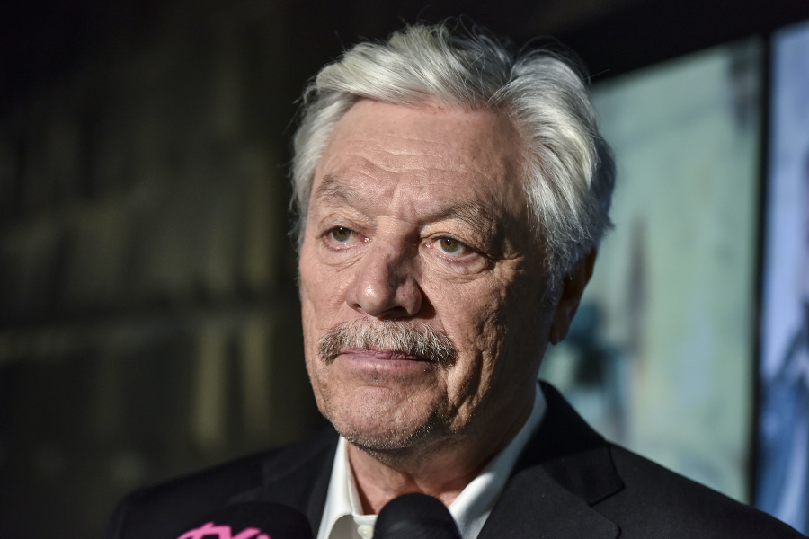 Flašík sa obul do nového seriálu RTVS: Je to primitívny grc a sra*ka ...