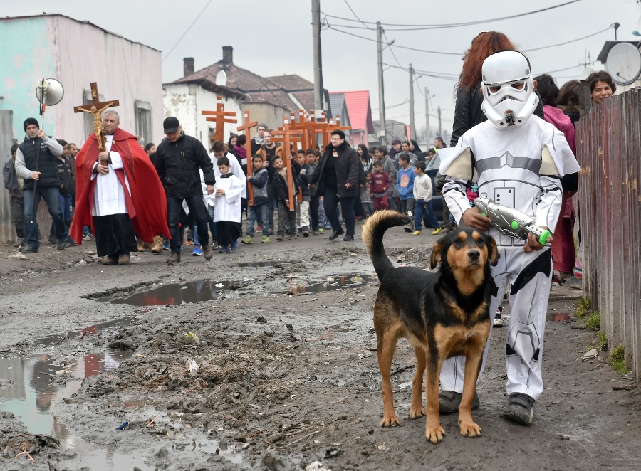 Bizarný výjav z krížovej cesty v trebišovskej osade: FOTO Takéhoto ...