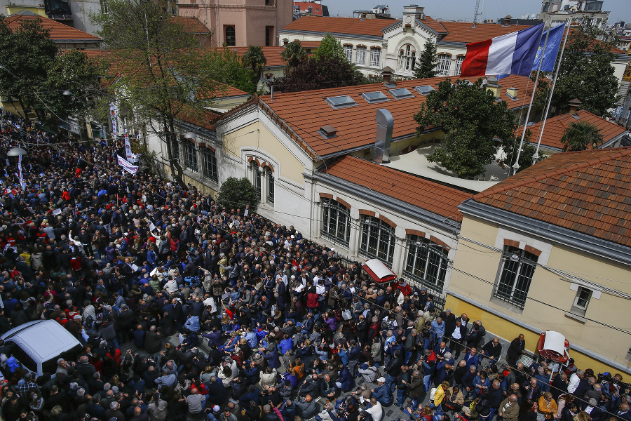 FOTO Veľké protesty v Turecku: Podporovatelia opozície demonštrovali ...