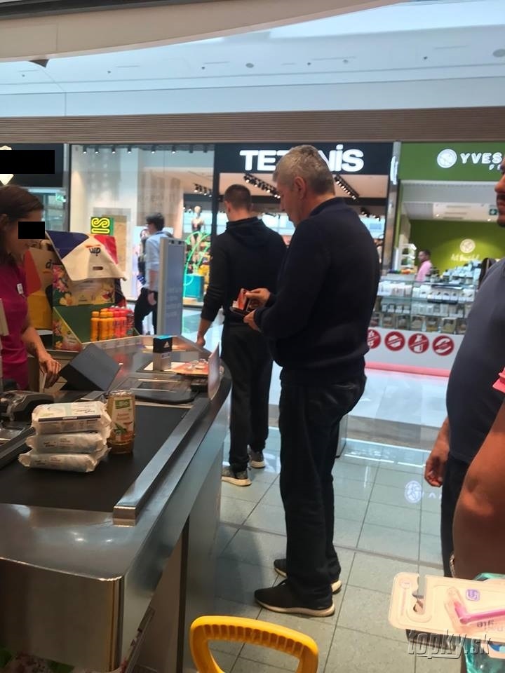 Ľudia v šoku! Obľúbený herec Ján Kroner prichytený v nákupnom centre ...