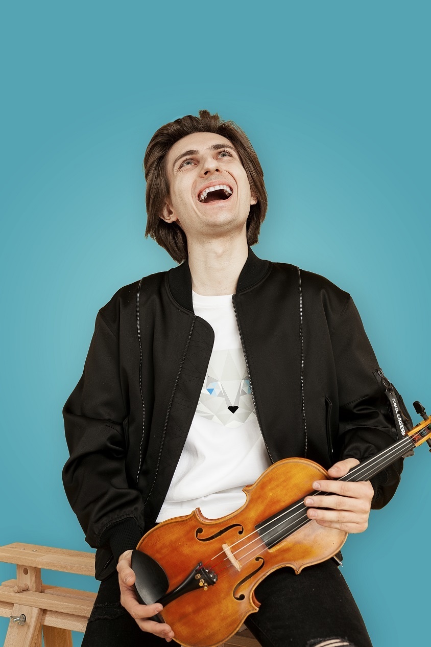 Známy slovenský huslista sa ocitol na ulici – galéria | Topky.sk