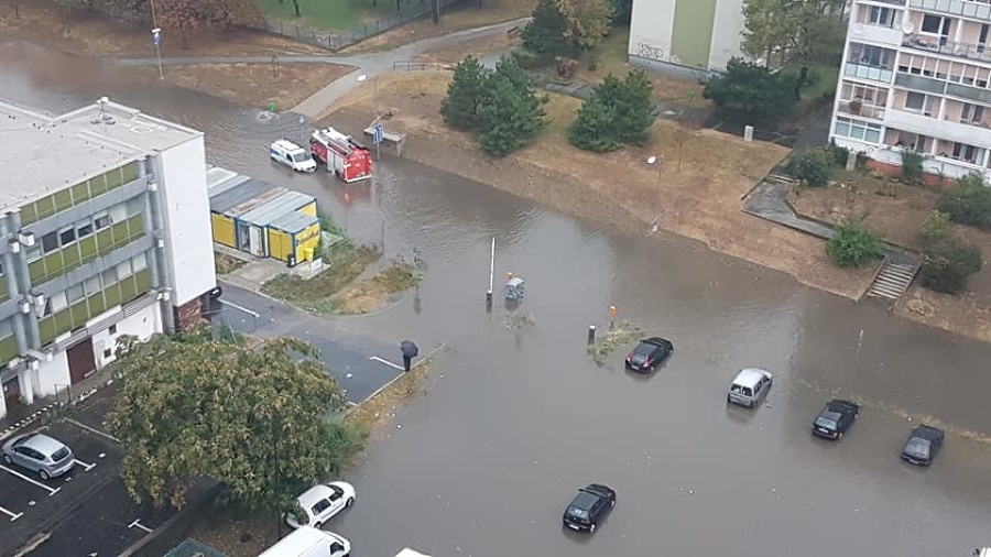 FOTO Potopa po búrke v Bratislave: Počasie sa nezmení, pohroma sa môže ...
