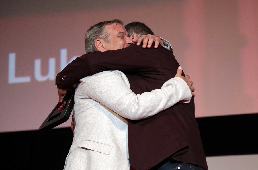 Roman Luknár chce žiť svoj film: Starostlivo si vyberá tých, s ktorými ...