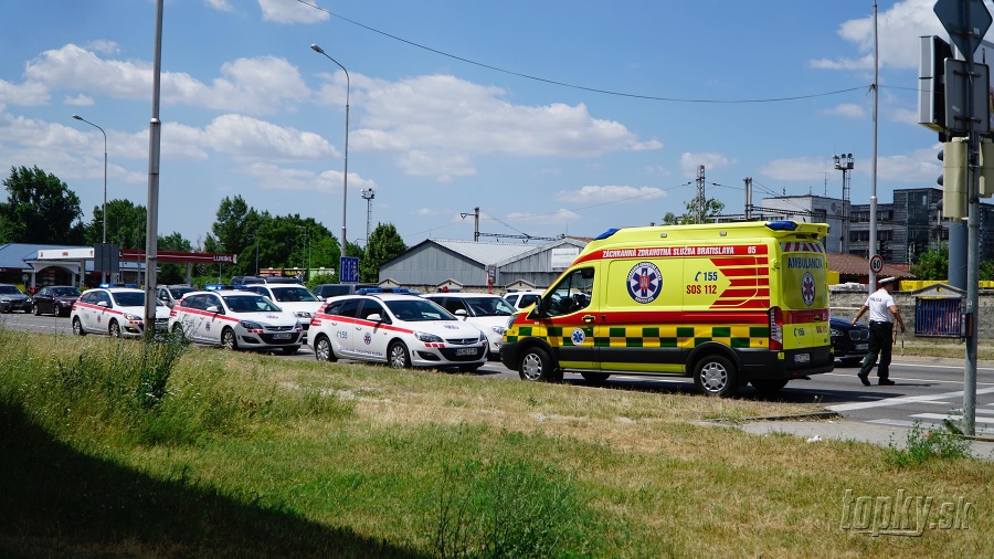 MIMORIADNE Hrozivá nehoda sanitky: VIDEO Prevážala bábätko v inkubátore ... MIMORIADNE Hrozivá nehoda sanitky: VIDEO Prevážala bábätko v inkubátore ...