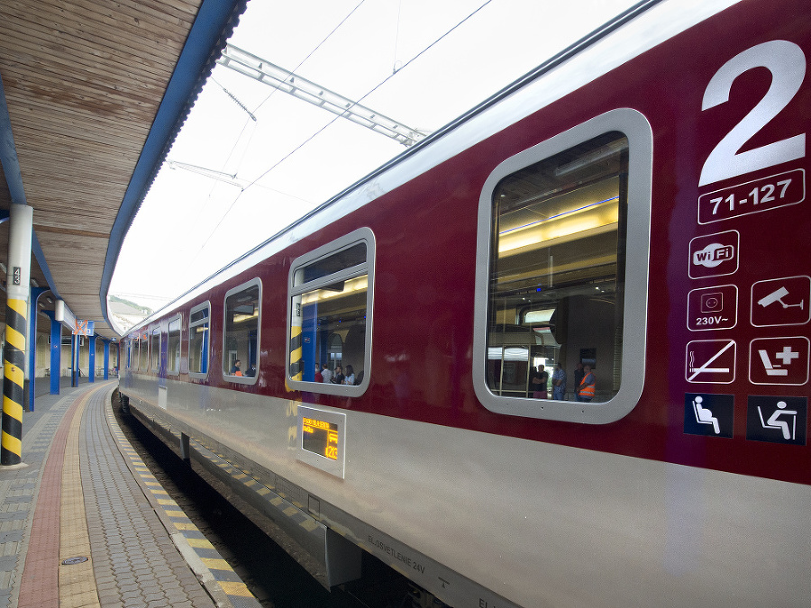 Vypravili prvé vlaky na diaľkových trasách medzi ČR a SR – galéria ...