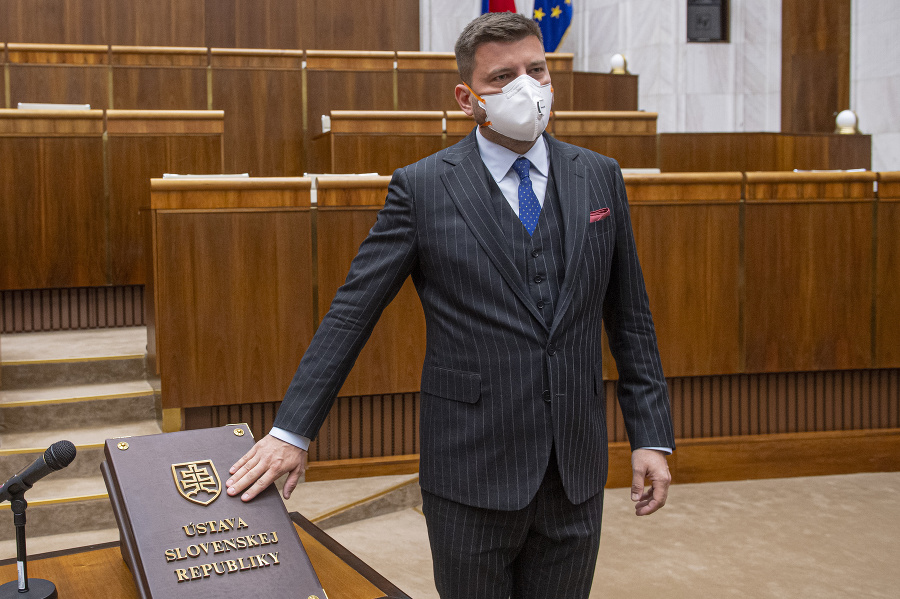 Nováčikovia v parlamente prvýkrát zverejnili majetky: Pročko v pizzerii ...