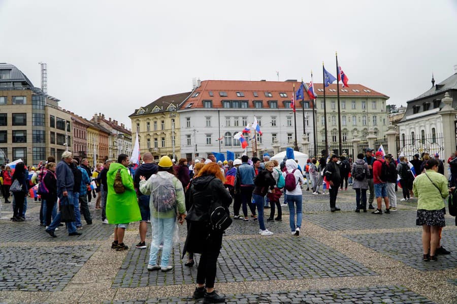 Bratislava je mesto, kde sa protipandemické opatrenia dodržiavajú ...