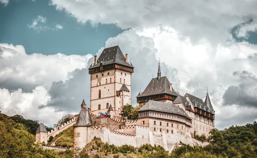 KVÍZ Očarujúce hrady a zámky Česka: Uhádnete, o ktoré ide len podľa ...