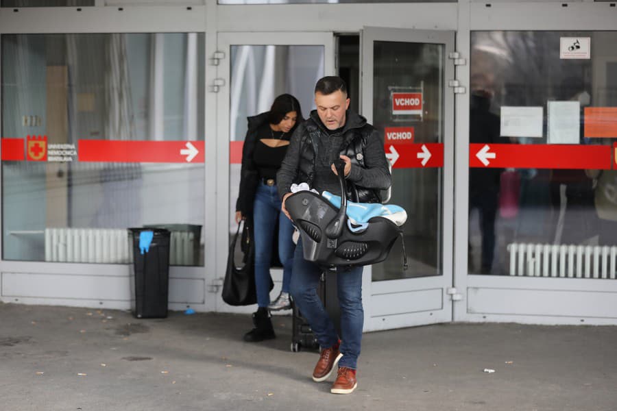 Moderátor JOPO v pôrodnici: Vyzdvihol si synčeka a partnerku... FOTO ...