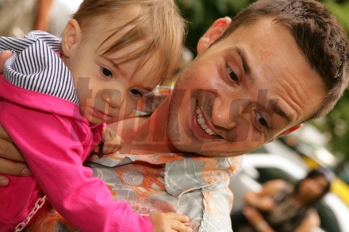 Ustráchaní Papp a Lučeničová: Prvýkrát na verejnosti s dcérou ...