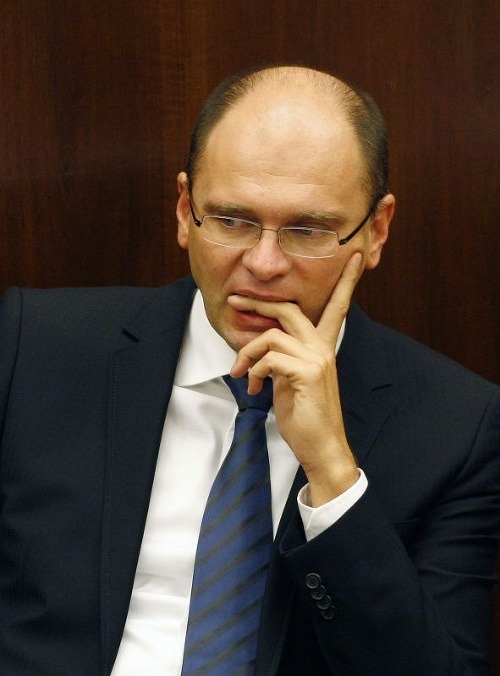 Sulík môže auto s ochrankárom využívať ešte tri mesiace – galéria ...