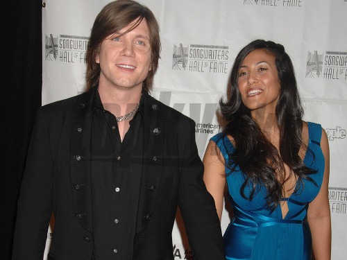 John Rzeznik z Goo Goo Dolls sa oženil: Nemohol spievať na vlastnej ...