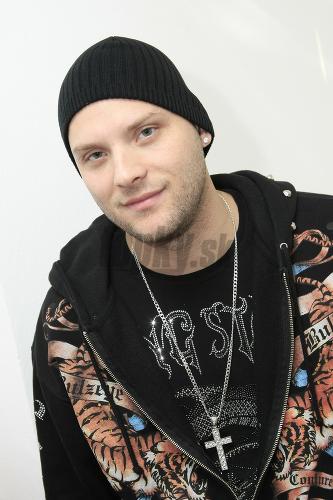 Spevák Tomi Popovič bol online: Prezradil, prečo miluje Rakovskú ...