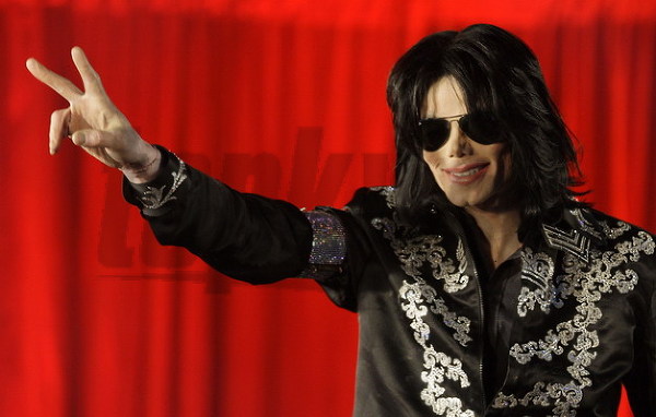 Telo Michaela Jacksona po pitve vrátili rodine – galéria | Topky.sk