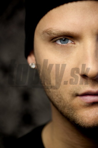 Spevák Tomi Popovič bol online: Prezradil, prečo miluje Rakovskú ...