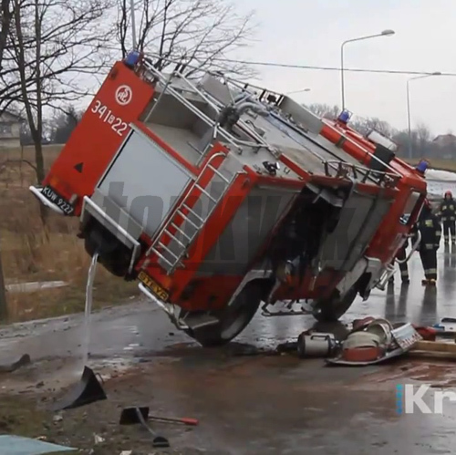 Zbabraný výjazd, dve hasičské autá havarovali – galéria | Topky.sk