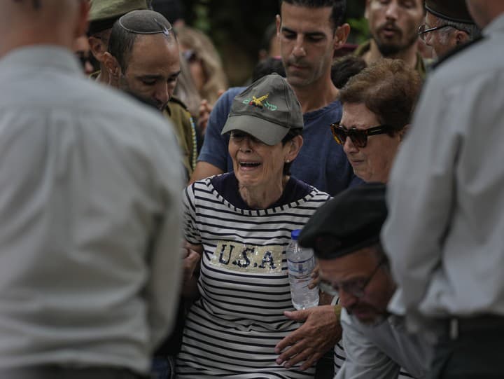 Viac ako 100 mŕtvych tiel našli izraelskí záchranári v kibuci ...