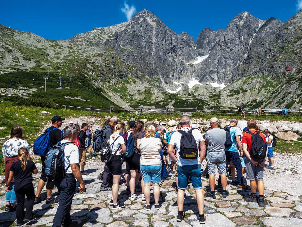 Slovenské hory zažili rekordný nátresk: Hlava na hlave ako v nákupáku ...