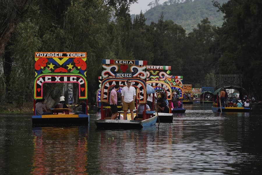 Plávajúce záhrady patria k najvzácnejším atrakciám Mexika, dielu ...